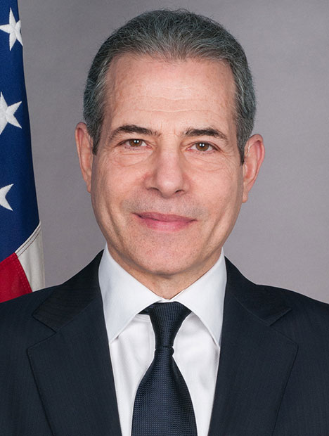 Richard Stengel ’77 Illuminates the Rise of (Dis)Information Wars ...