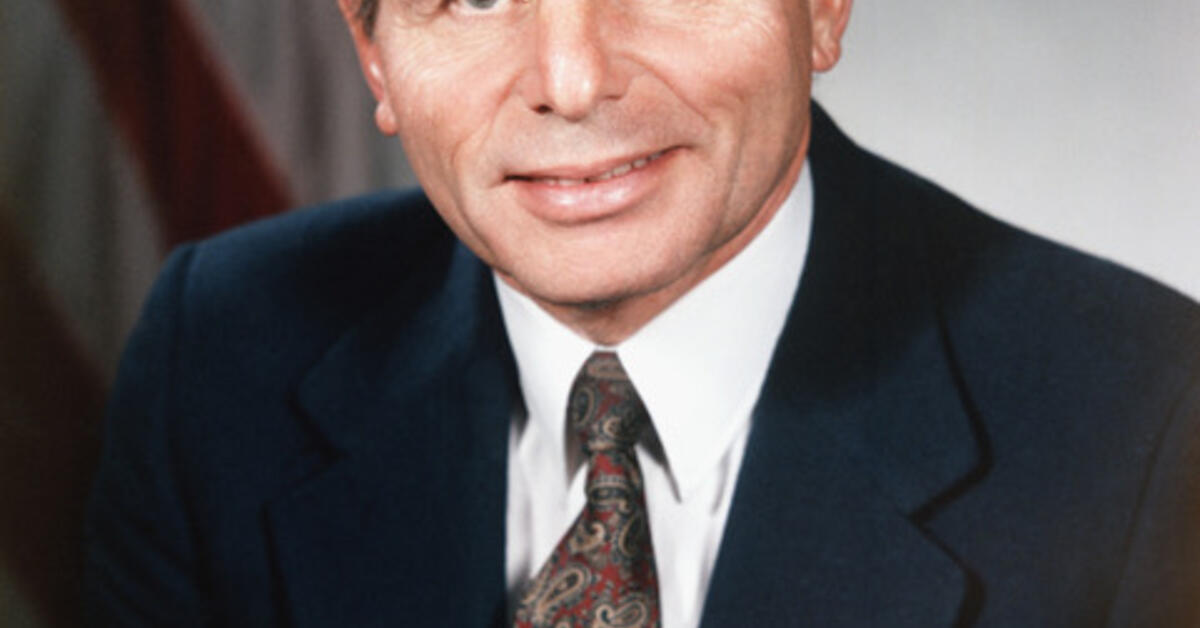 Frank C. Carlucci ’52’s Daughter Honors Late Father’s Career In Service ...