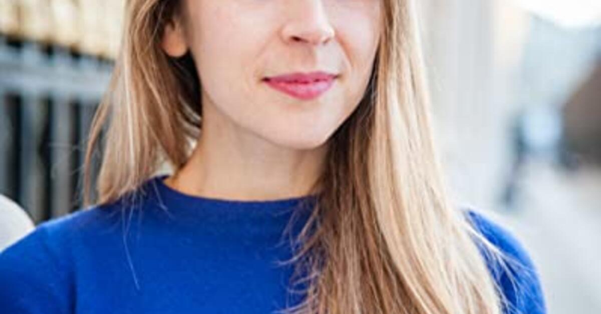 Amanda Dennis ’03 debut novel, Her Here, Tells an Existential Detective ...