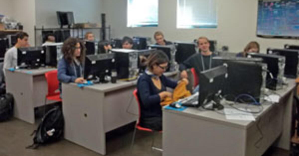 Students aid homeless shelter, computer literarcy group in fall break ...